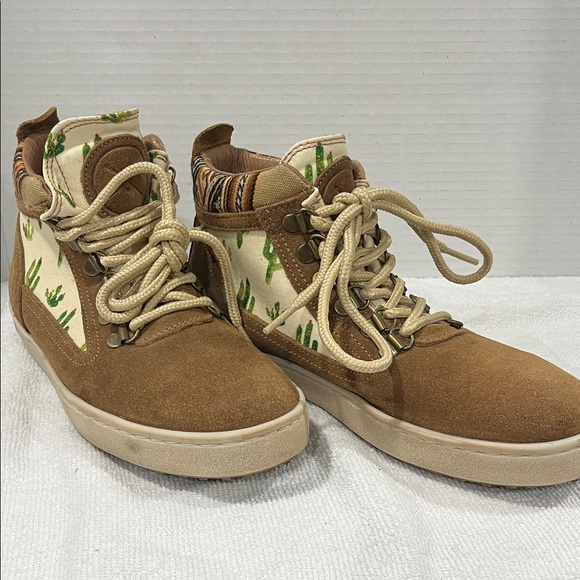 inkkas | Shoes | Inkkas Tan And Cream Ankle Boots With Green Cactus ...